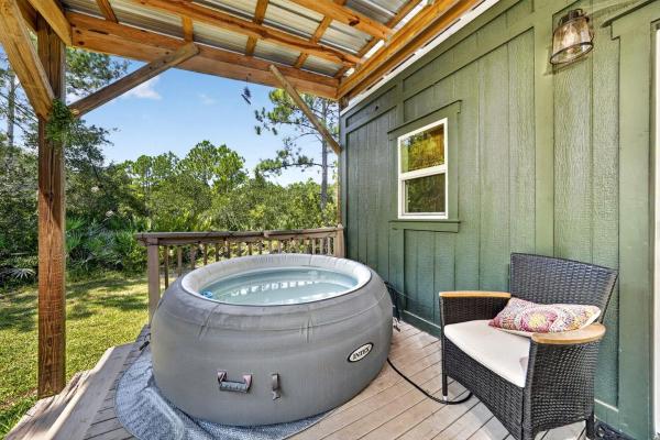 Cozy Pet-friendly Cabin With Hot Tub In St. Augustine, Florida - St. Augustine, FL