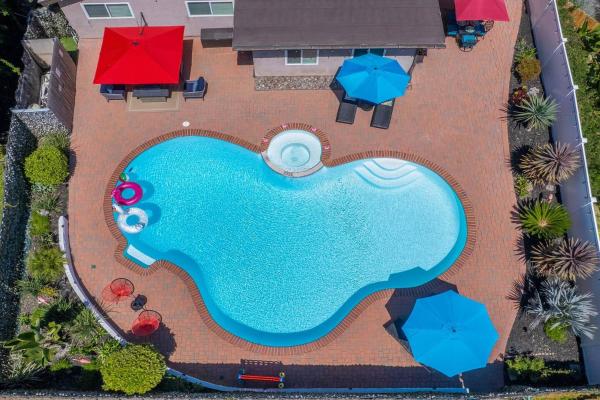 The Splash Society-pool, Spa, Games, And Vibes - Oceanside, Californie