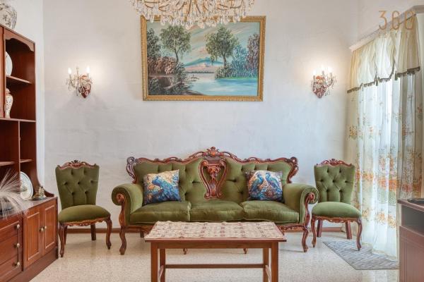 3-bed Maltese Home In Luqa, Mins To The Airport - Malta
