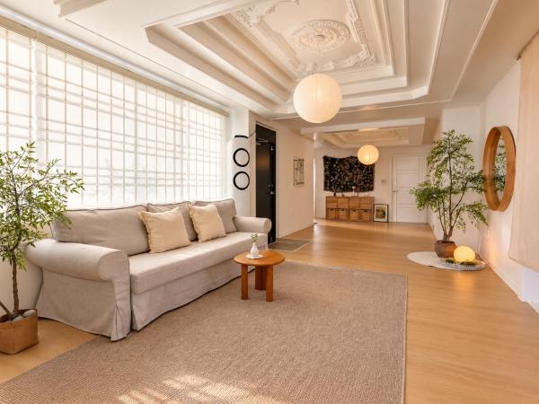 New Jaja Haenggung, Suwonㅣnext To Hwaseong Fortress ㅣ 165 Sqm Large Spaceㅣcozy Korean Vibeㅣcomfortable & Well-keptㅣup To 16 Guestsㅣ2 Free Parkingㅣ2 Bathrooms ㅣ Loved By Many Guests - 매산동