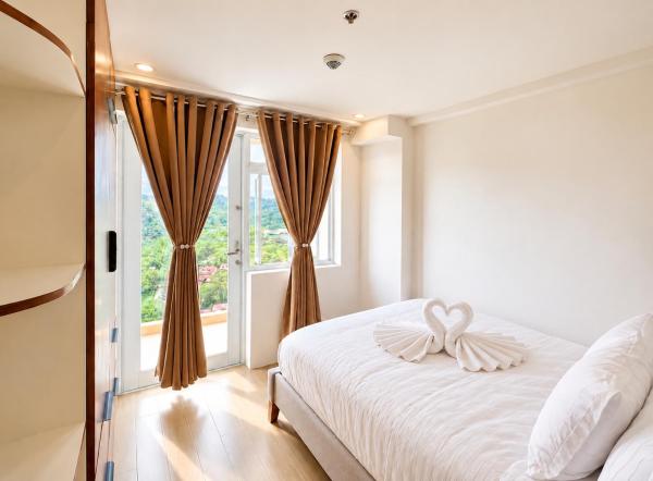 Mountain & City Lights Balcony View 2br Condo Near Burnham Park - Baguio