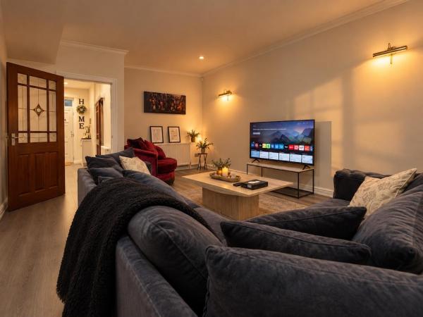 Modern House Near City Centre 3 Bedroom - Stockport