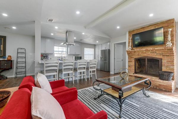 Stay Near All Family Entertainment In Dallas - Richardson, TX