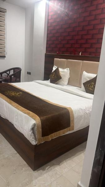 Hotel Sachdeva Suites Near Vrindavan - 브린다반