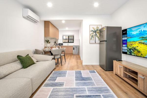 Brand New 2b Walk To Beach And Cavill Ave Full Ac - Surfers Paradise