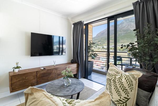 Table Mountain At Your Window - Le Cap