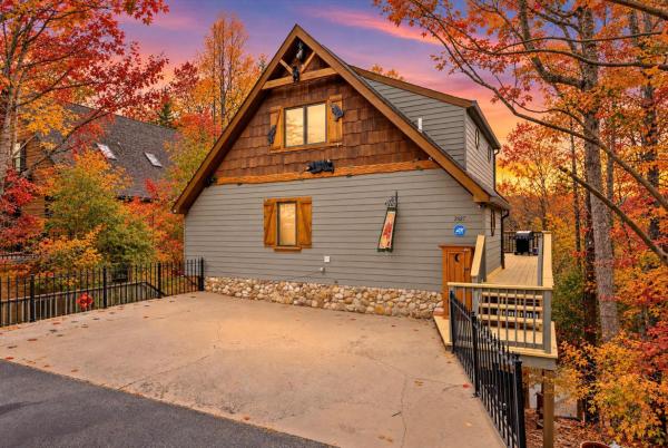 Bear Valley Cabin By Beyond Expectations W Hot Tub - Gatlinburg, TN