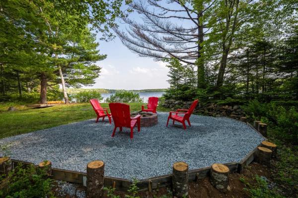 Lakeside Cottage - Nest By The Lake - Halifax - Nova Scotia