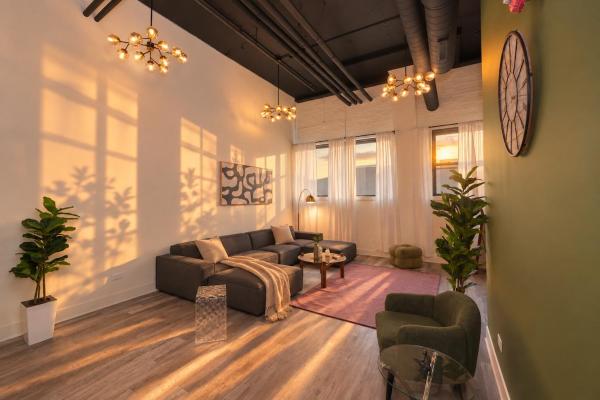 Spacious 5-br Suite Minutes From Mccormick Place - Chicago, IL