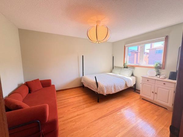 Bright Private Room With Sofa Bed & Free Parking - Vaughan