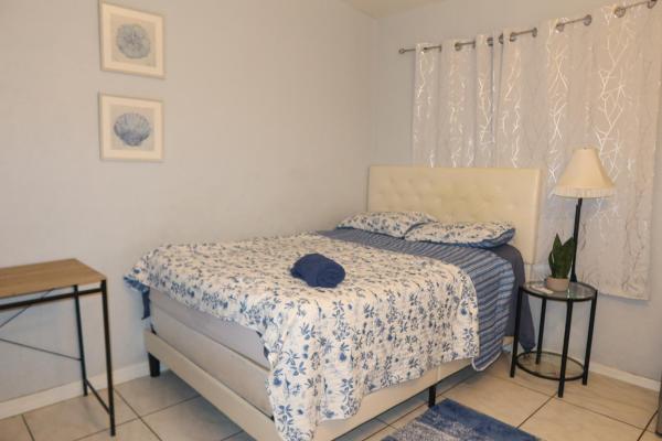 Room West - West Palm Beach, FL