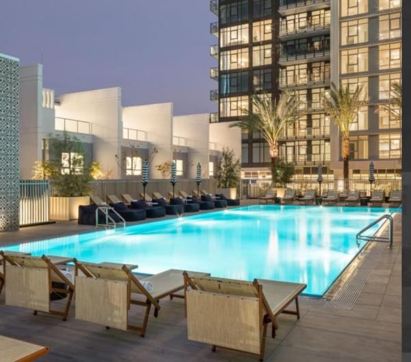 Roomy 3br Tower Apt W Pool Skydeck Haven Spot - Chinatown - Los Angeles