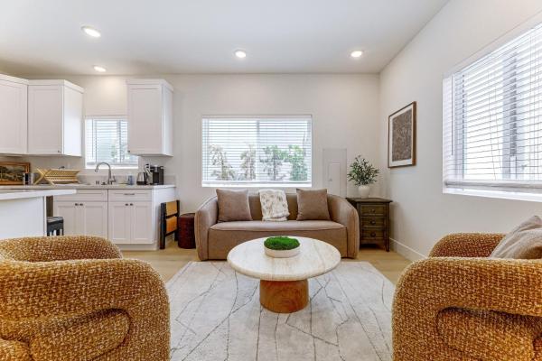La Chic: Mid-city Home By Shopping & Hot Spots - Hollywood, CA