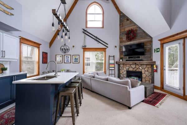 Lookout Lodge - Private Patio - Shuttle To Blue - Collingwood