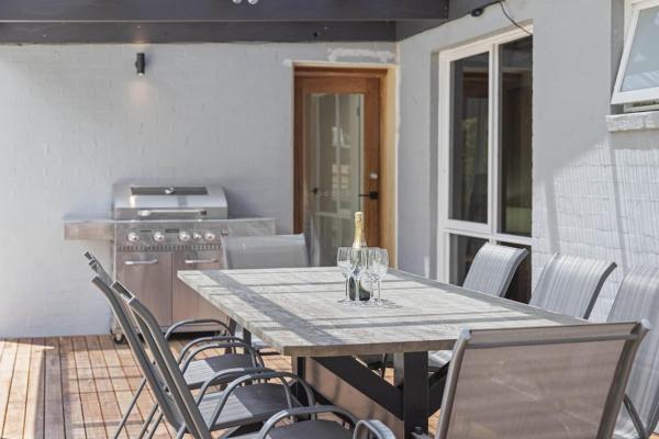Modern Beach Retreat - Rye