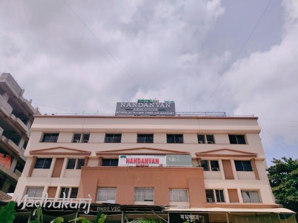 Hotel Nandanvan Executive - 푸네