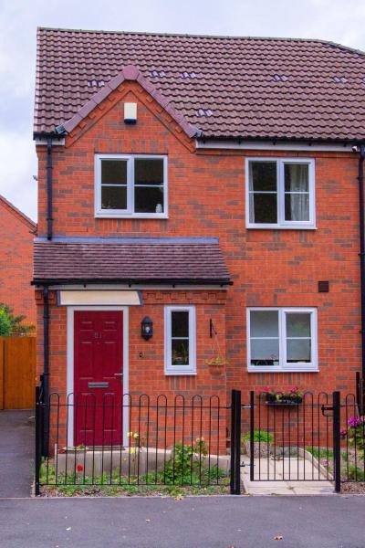 3bedhouse - Wolverhampton