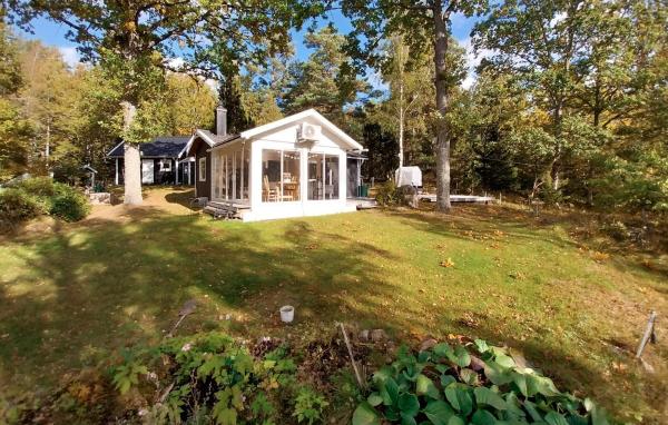 3 Bedroom Amazing Home In Boxholm - Tranås