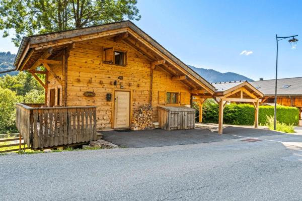 Cozy Chalet With Private Parking Sleeps 7 - Abondance