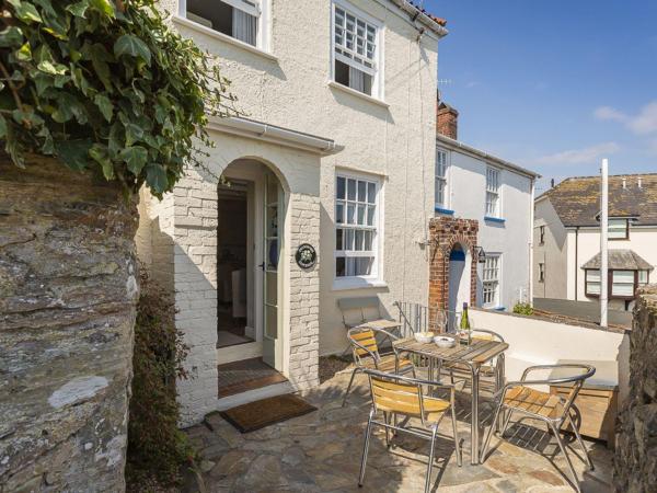 Primrose Cottage - South Sands Beach
