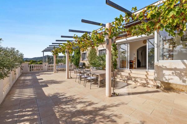 La Treille De Saint-marc - ibis budget Brignoles Provence