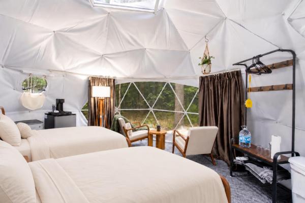 Pleasant River Glamping Dome 4, 2 Full Beds - Maine