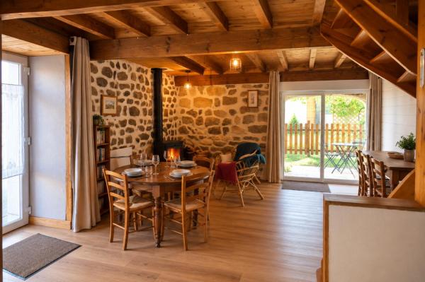 Refuge Secret Dans Bourg Historique - Les Estables