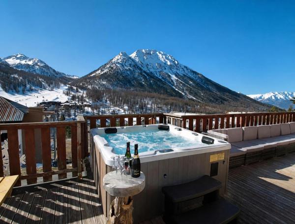 Spacious Chalet 16/18 Guests W/slope View, Jacuzzi Et Sauna - Vallée de la Clarée