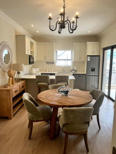 Champagne Villa - Franschhoek
