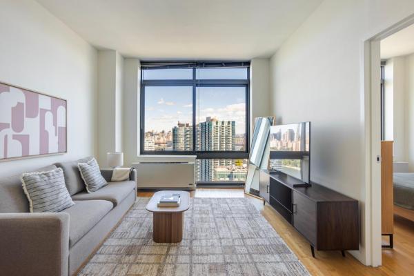 Blueground Lic Pool Wd Nr Gantry Park Nyc-1613 - New York