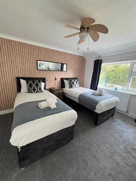 Belloc House Contractor Ready 3br, 5 Beds, Parking, Nr Gatwick - Crawley