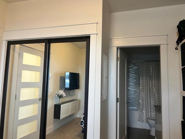 Beautiful Cozy Room - Surrey