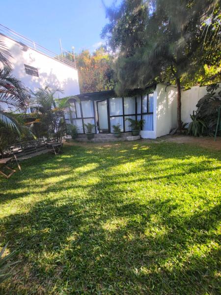 Private & Quite 1 Bedroom With Backyard Garden - Nairobi