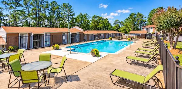 Quiet 2br Near Uab King Beds, Pool & Parking - Birmingham, AL