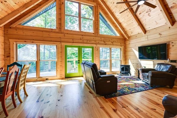 Sauna, Hot Tub & Smoky Mtn Views: Moonshadow Lodge - Cherokee, NC