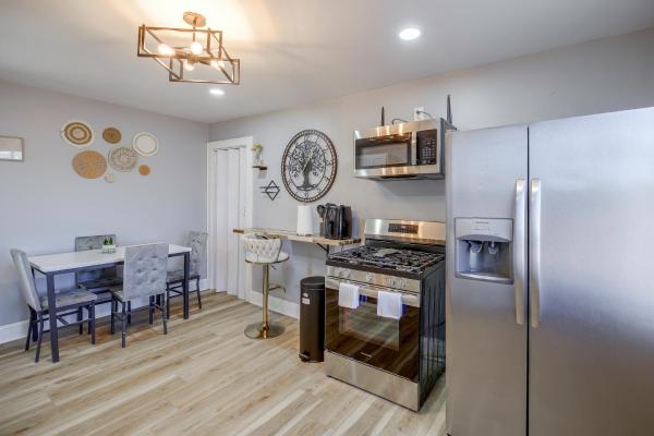 Couple's Welcome! Cozy Beckley Escape W/ Deck - Beckley, WV