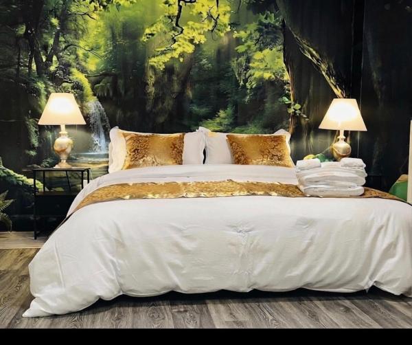 Quiet 2 Bed West Coast Mural, Wi-fi Parking - New Westminster