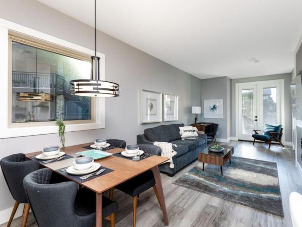 Beautiful 2 Bedroom Town Home In Sunrise Ridge - Vancouver Island