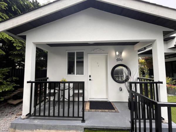 Cozy & Quiet Garden Suite, Free Wi-fi & Parking - Surrey