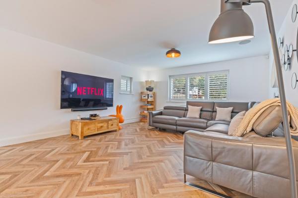 Modern Large 3 Bed House Uxbridge In Heathrow - 特威克納姆