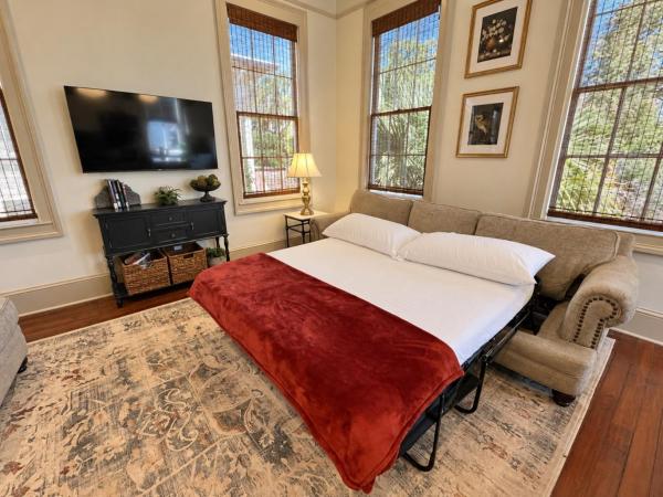 111 Waldburg Street Beautifully Renovated Historic 5 Bedroom 5 Bath - Savannah, GA