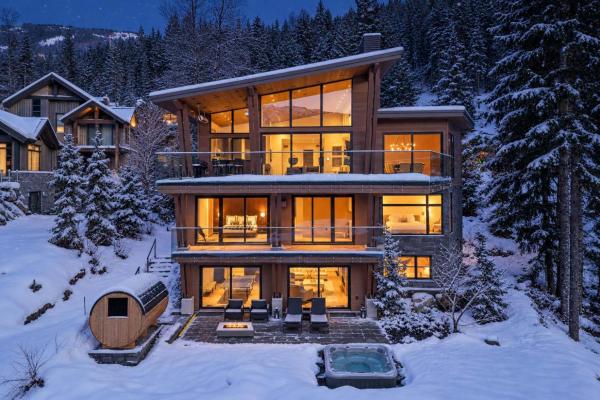 The Mountaintop At Kadenwood - Ski In Ski Out - Whistler