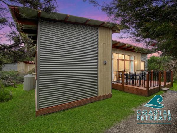 Island Resort Retreat - Pools, Spa, Gym Access - Melbourne