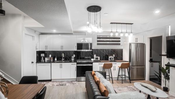 Prestigious Luxury Apartment, 2bedrooms-1bath - Edmonton, Canada