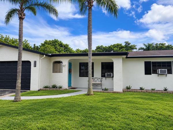 Whole House+renovated+pool+lanai+bbq+close To All - SunFest, West Palm Beach