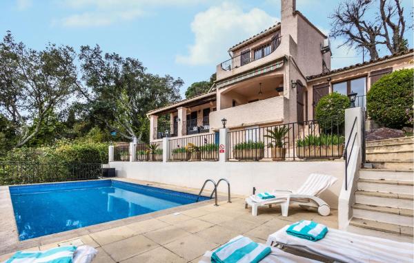 Amazing Home In Les Adrets With Private Swimming Pool, Can Be Inside Or Outside - Fréjus