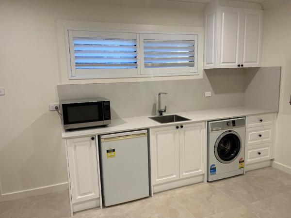 Modern & Spacious Studio Perfect For A Short Stay - Blacktown