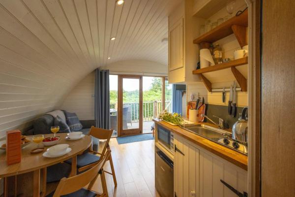 Modern 1-bed Glamping Pod Near Builth Wells By Mcpi Hosting, Ideal For Small Groups & Couples With Free Wifi & Parking - Builth Wells