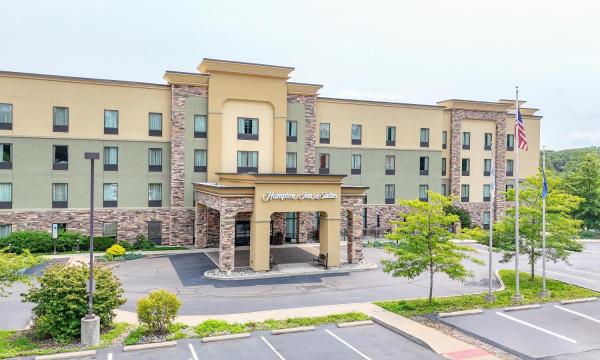 Hampton Inn & Suites Stroudsburg Bartonsville Poconos - East Stroudsburg, PA