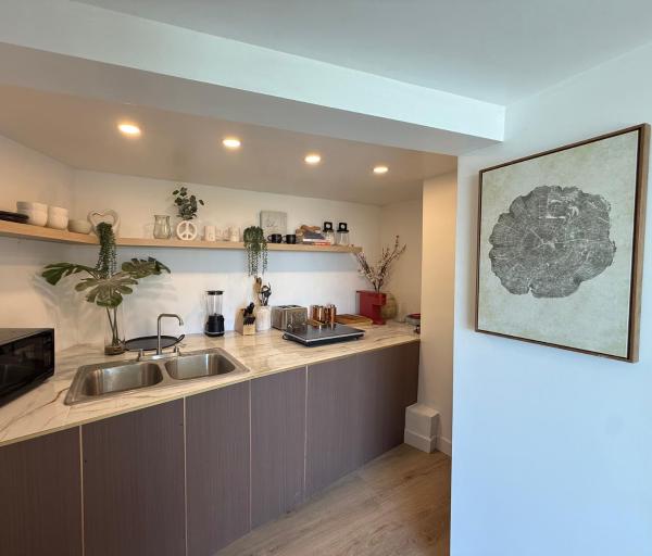 Hollywood Sunrise Suite - Beverly Hills, CA